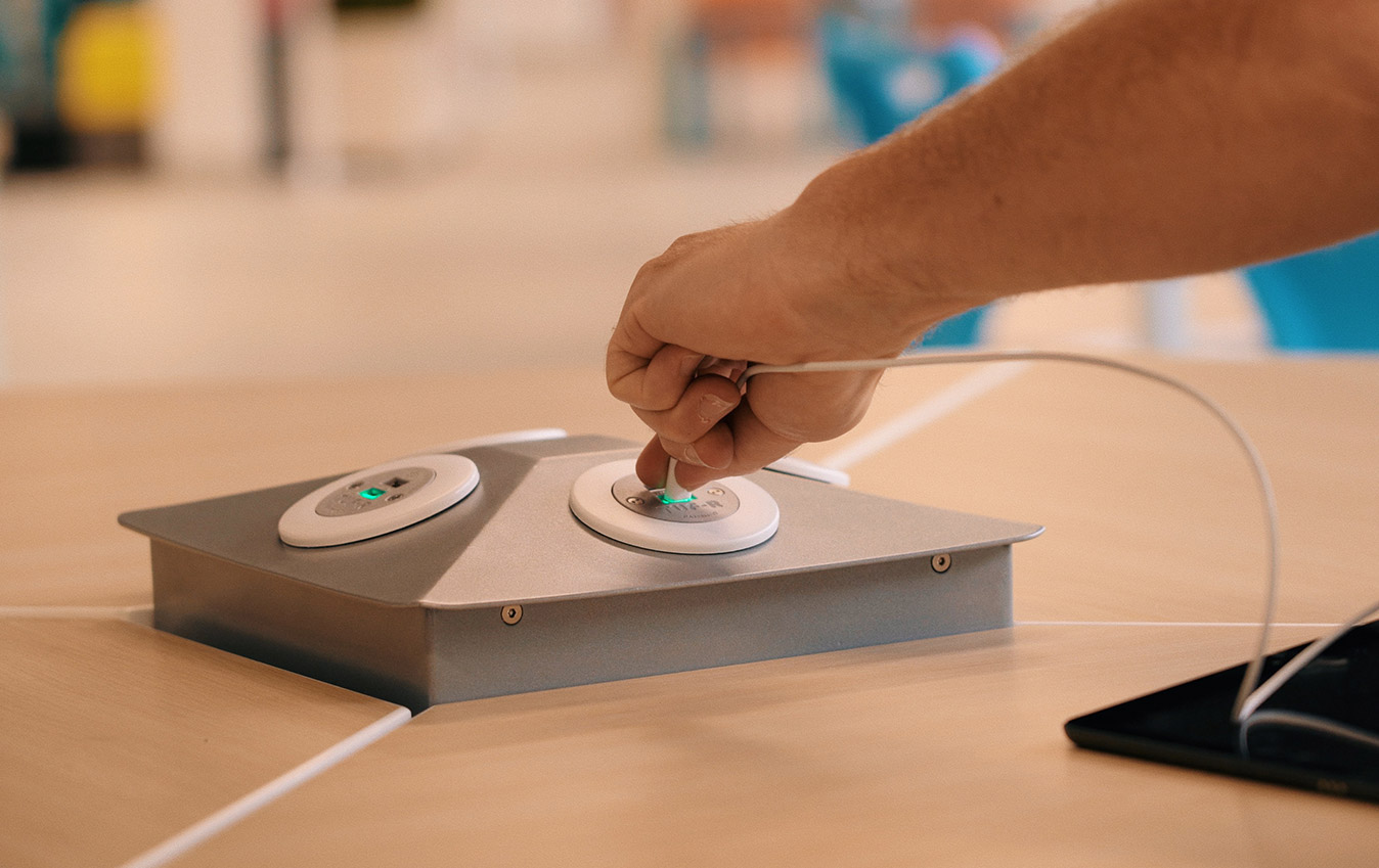 Juice Tree® | Standing Charging Station With USB & USB-C | Muzo