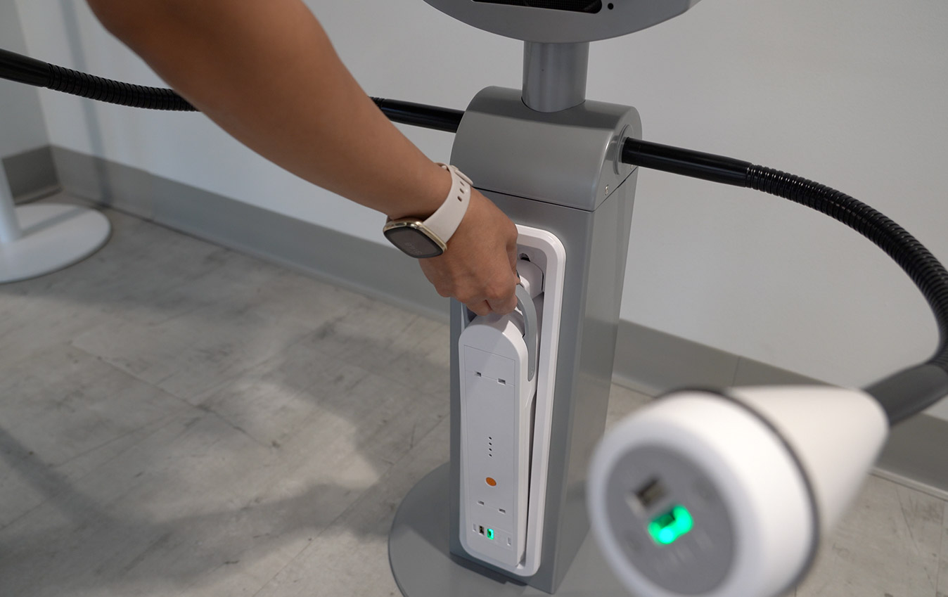 Qpac | Standing Charging Station With USB & USB-C | Muzo