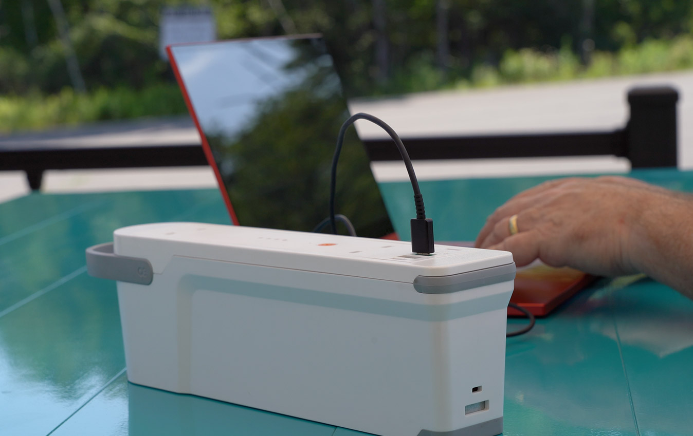 Qpac | Standing Charging Station With USB & USB-C | Muzo